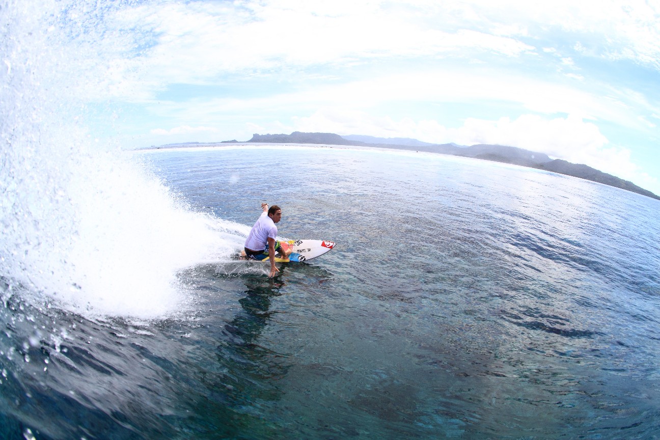 笑顔・感動・絆・サーフィン・サーフトリップ: キャロライン アイランズ 11月下旬の波